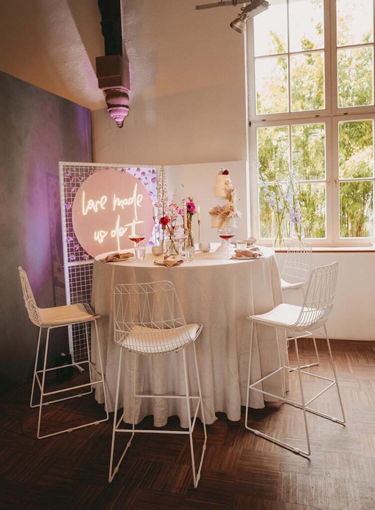 Hochtisch rund 183cm für Hochzeit & Event mieten